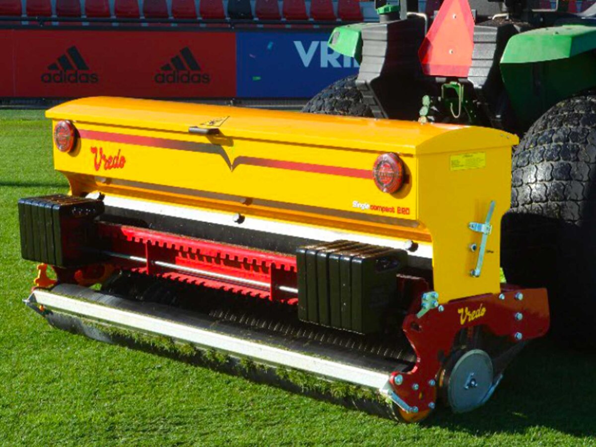 Vredo introduce its fifth generation DZ5 Overseeders - Campey Turf Care ...